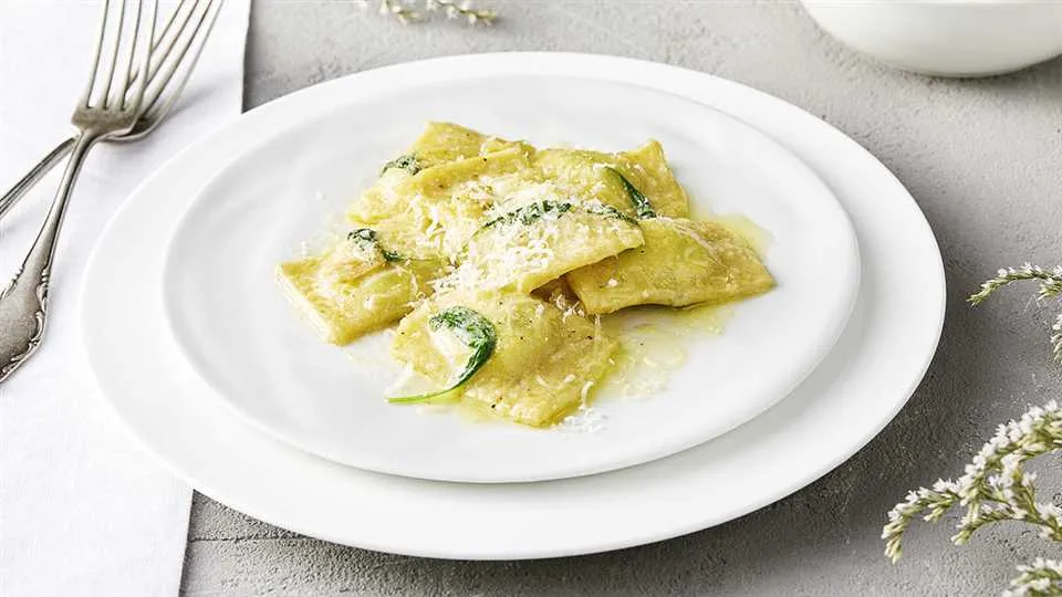 Ravioli. Przepis z ricottą i parmezanem - przepis • Kuchnia Lidla