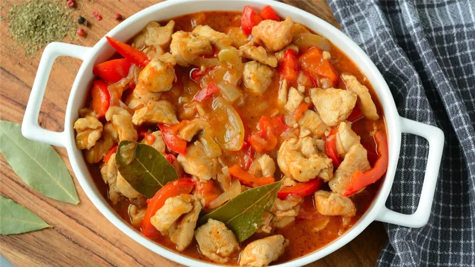 Gulasz z indyka - przepis • Kuchnia Lidla